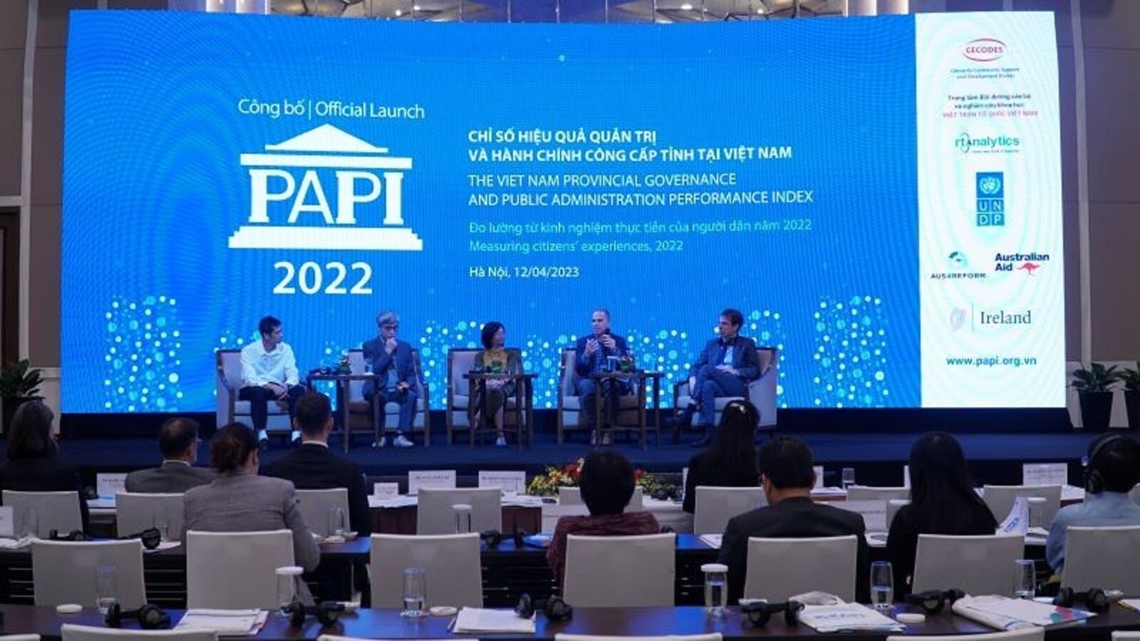 Người dân quan tâm nhất đến các vấn đề đói nghèo, việc làm, tăng trưởng ...