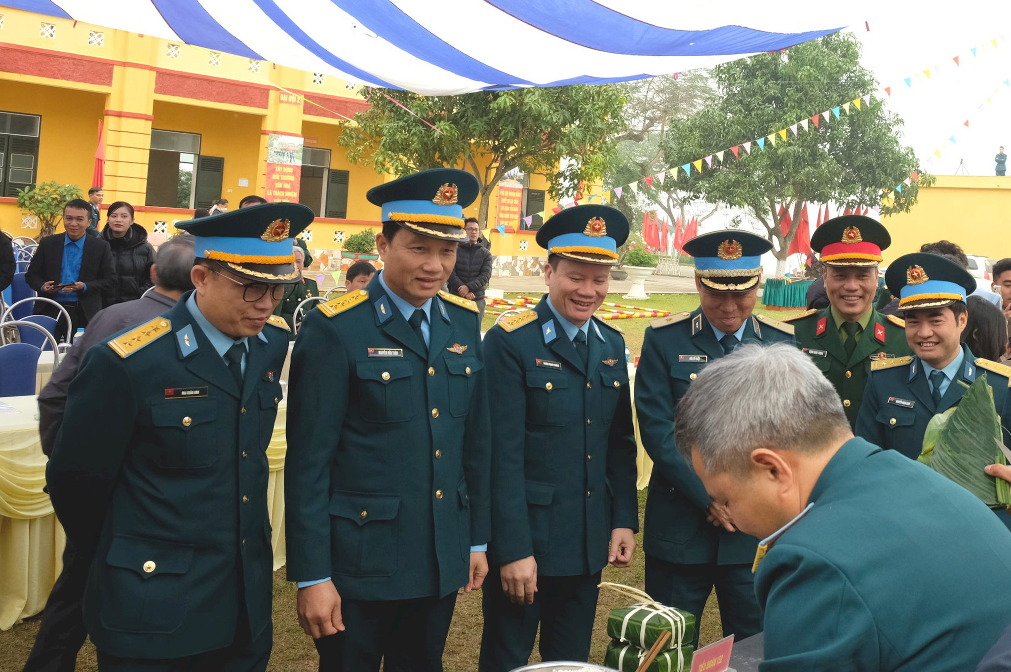 Xuân canh trời - Tết thắm tình quân dân